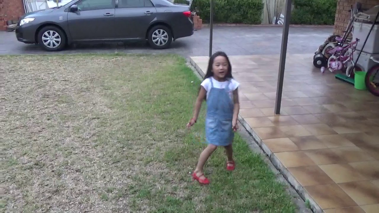 How to do a One Handed Cartwheel by Ella - YouTube