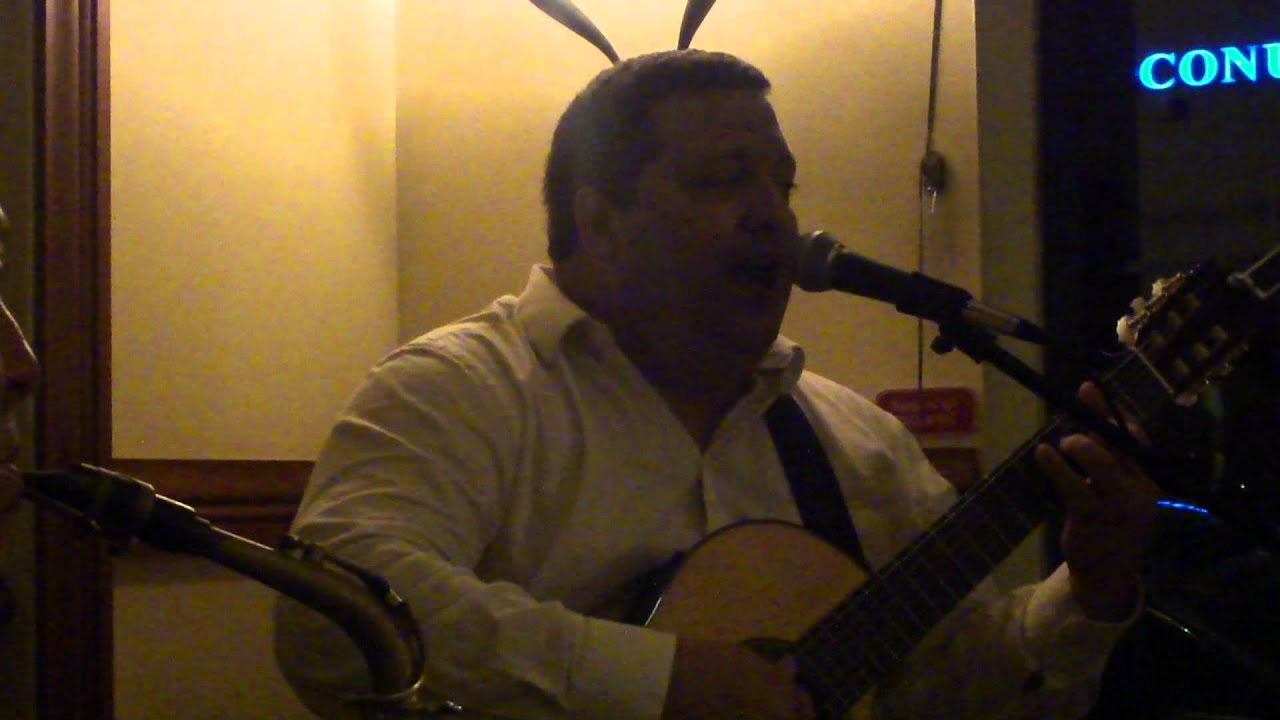 Roberto Gutierrez and Leonel Mendez at Cafe Demetrio. - YouTube