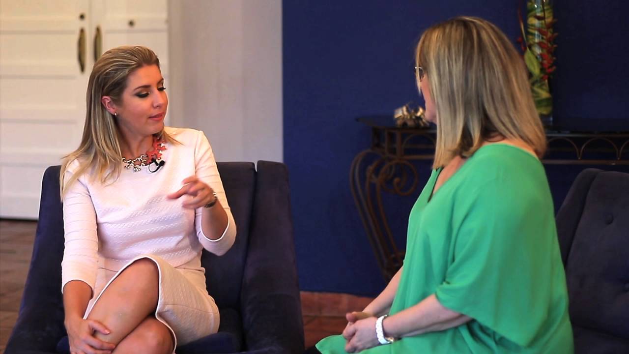 Con Nombre Propio presenta a Nikki de Roy - YouTube