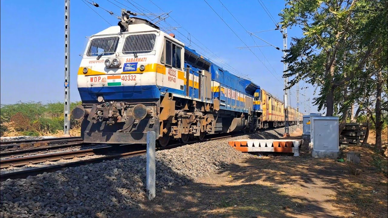 22940 Bilaspur Hapa SF Express with Wdp 4d SBI Locomotive Entering ...
