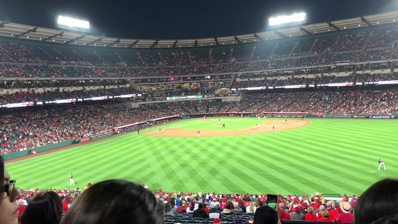 Shohei Ohtani first MLB career HOME RUN LIVE from right center field ...