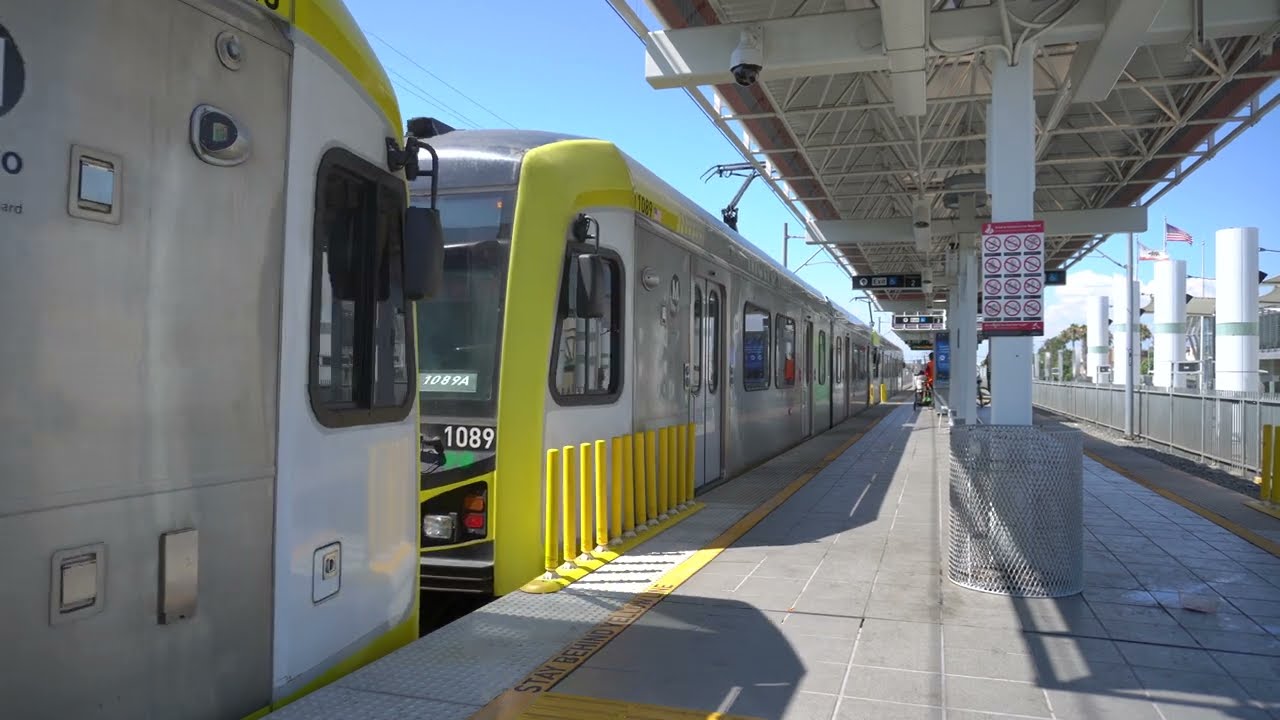 Compton Metro Station A Train Arriving - YouTube