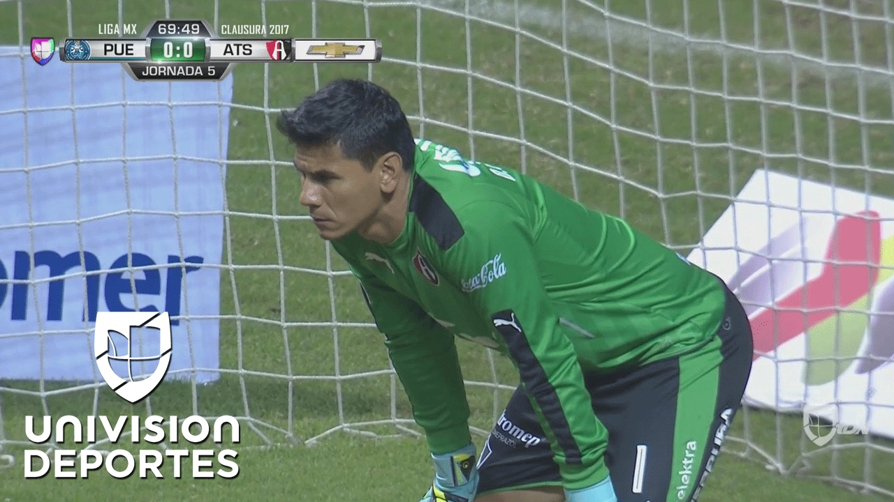 Oscar Ustari le detiene espectacularmente un penal a Pedro Canelo - YouTube