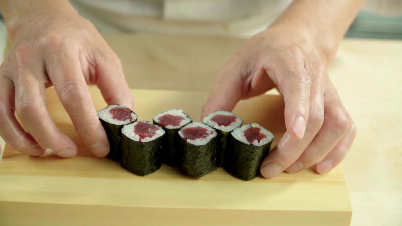 (Intro version) THE MOST DETAILED Sushi Tutorials EVER - hosomaki roll ...