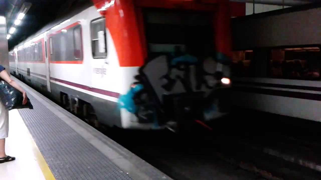 Renfe serie 448 en Barcelona Sants - YouTube