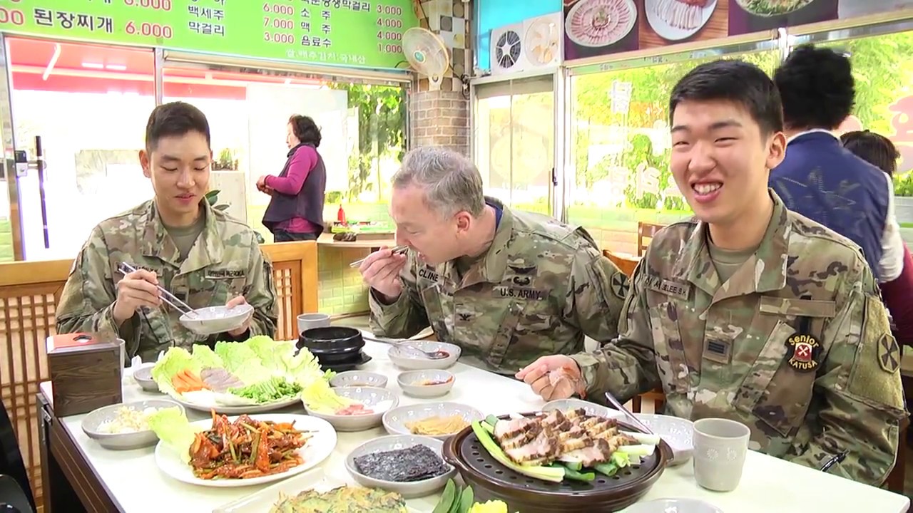 U.S. Army Soldier samples skate for the first time - YouTube