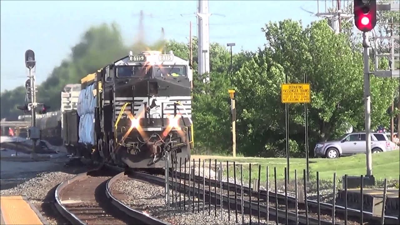 Railfanning at the Round Lake Metra station 6-13-2014 - YouTube
