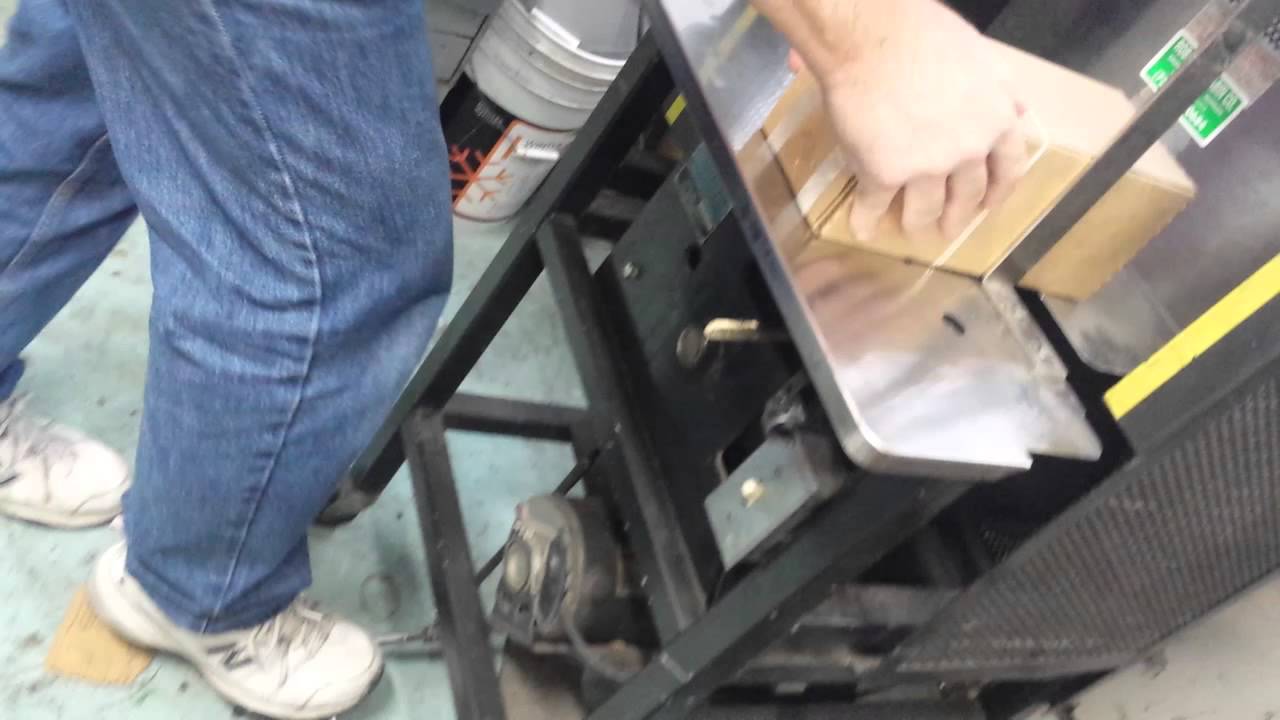 Bunn Package tying machine model 1691 - YouTube