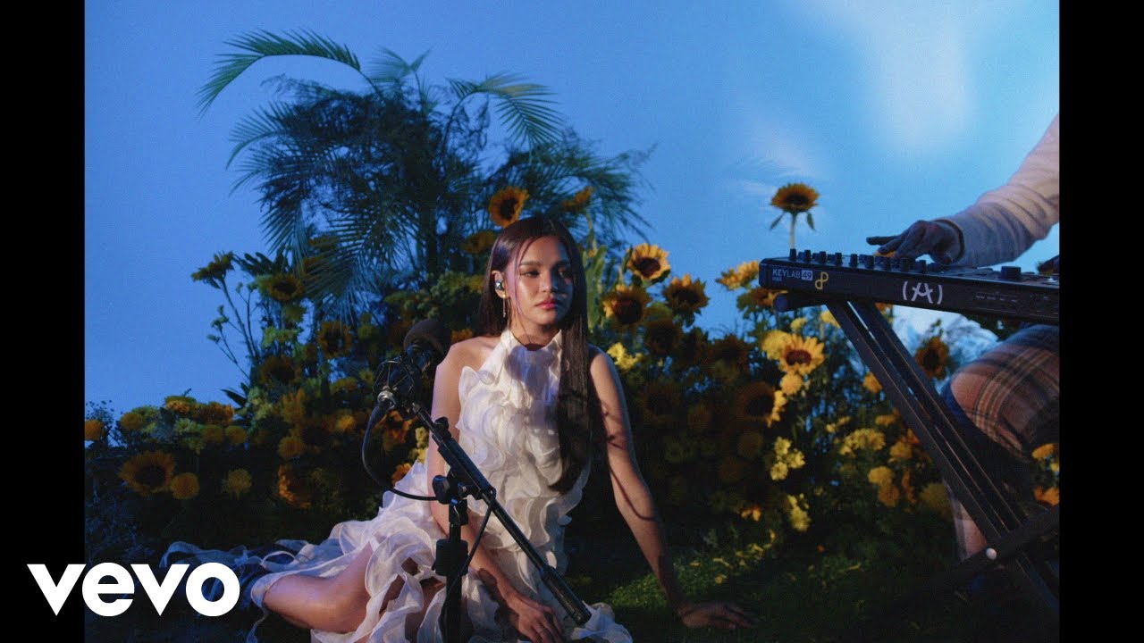 Zephanie - Sabihin (Official Live Performance) - YouTube