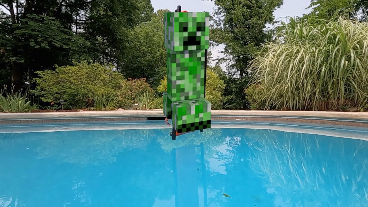 Creeper in the Pool @splashpool @minecraft - YouTube