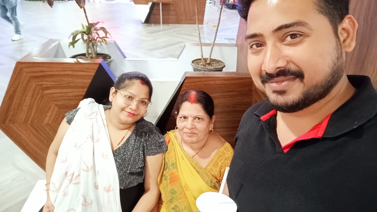😆Mummy ko first time crown mall ghumaya🥰Mummy bahut khush hui😙 - YouTube