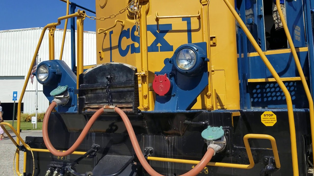 CSX 8954 idling at Southeastern Railway Museum - YouTube
