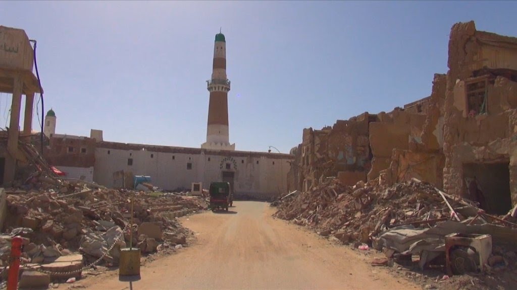 War in Yemen: Saada, a city in ruins - YouTube
