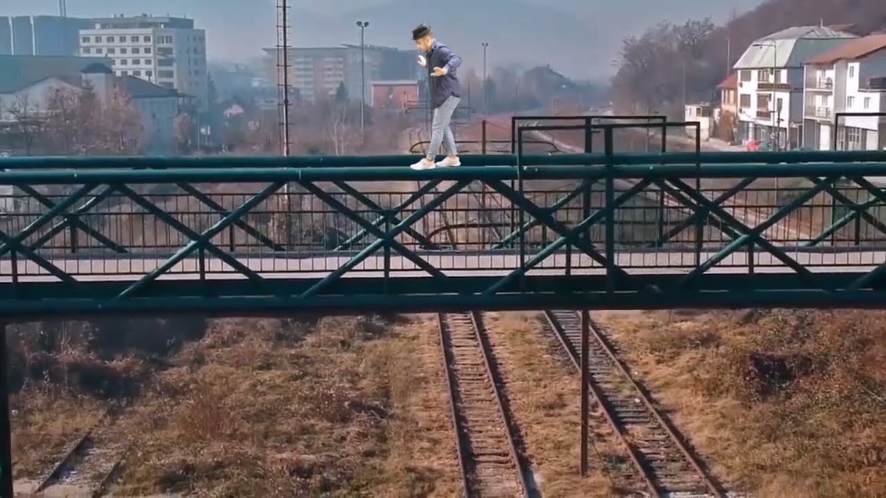 I AM WALKING ON THE BRIDGE(VFX)(GREEN SCREEN) VFX CLIP (RAILWAY STATION ...