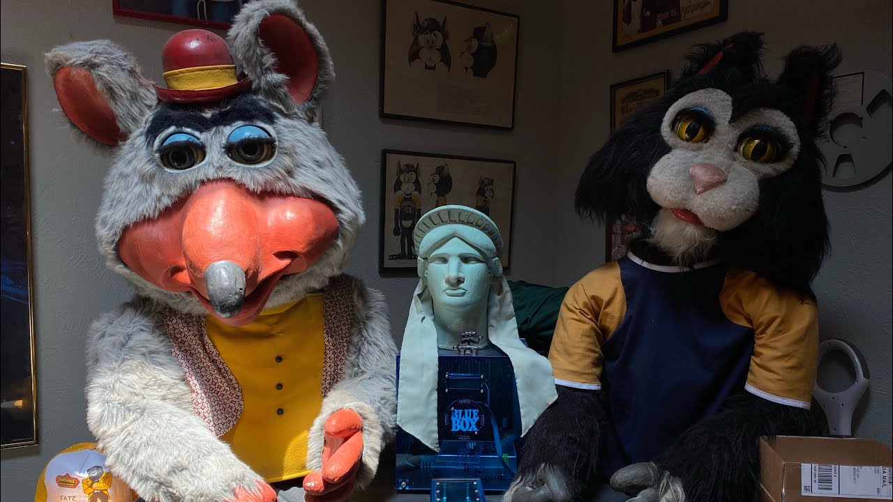 Chuck E. Cheese and Crusty the cat portrait bots up close - YouTube