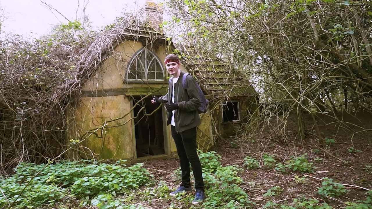 Eerie Abandoned Tots TV Set - YouTube
