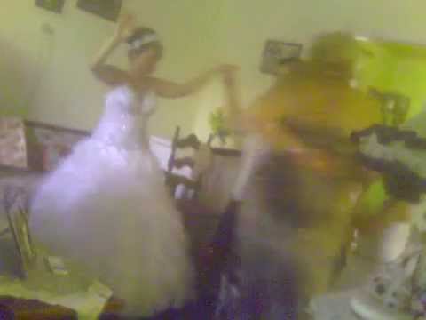 χορος της νυφης πριν να φιγει απο το σπιτι - YouTube