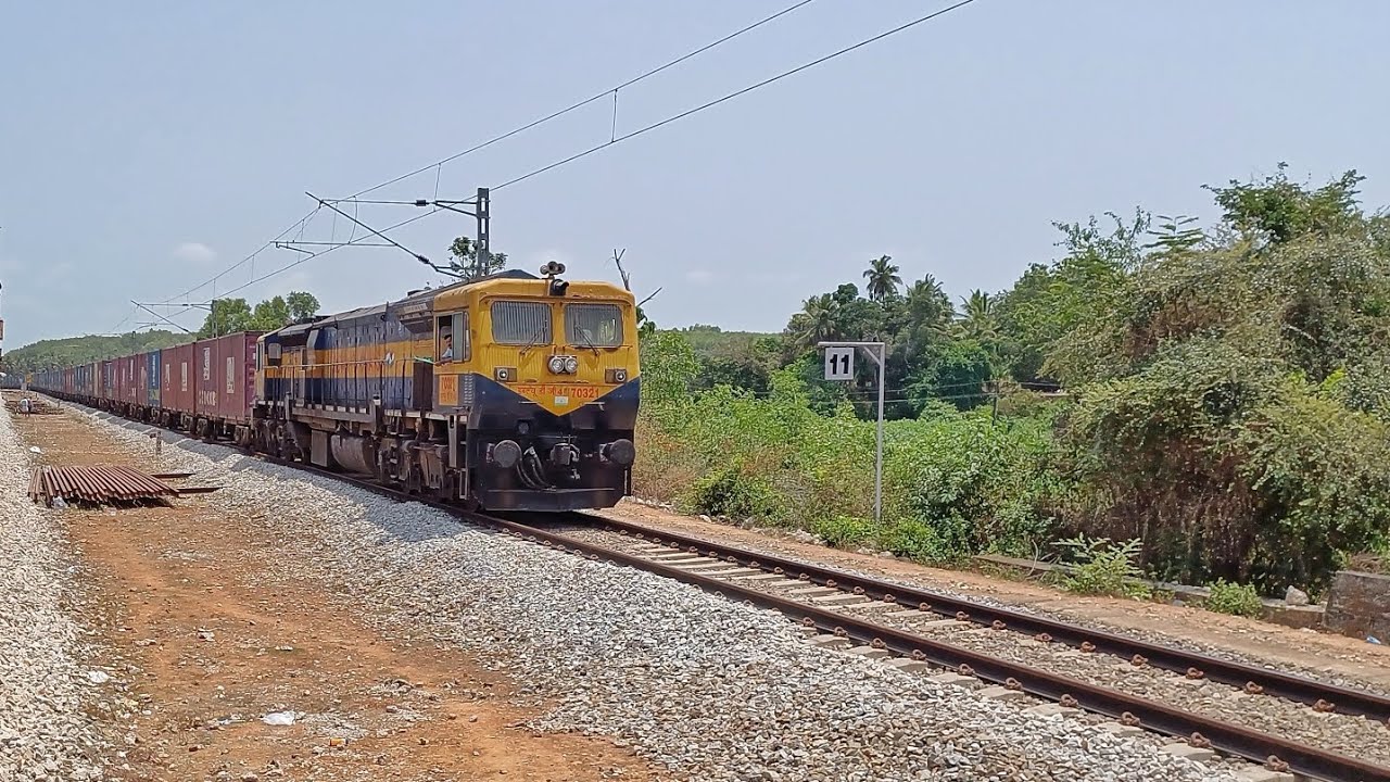 Single Diesel Loco WDG4D hauling concor freight train skips Honnavar ...