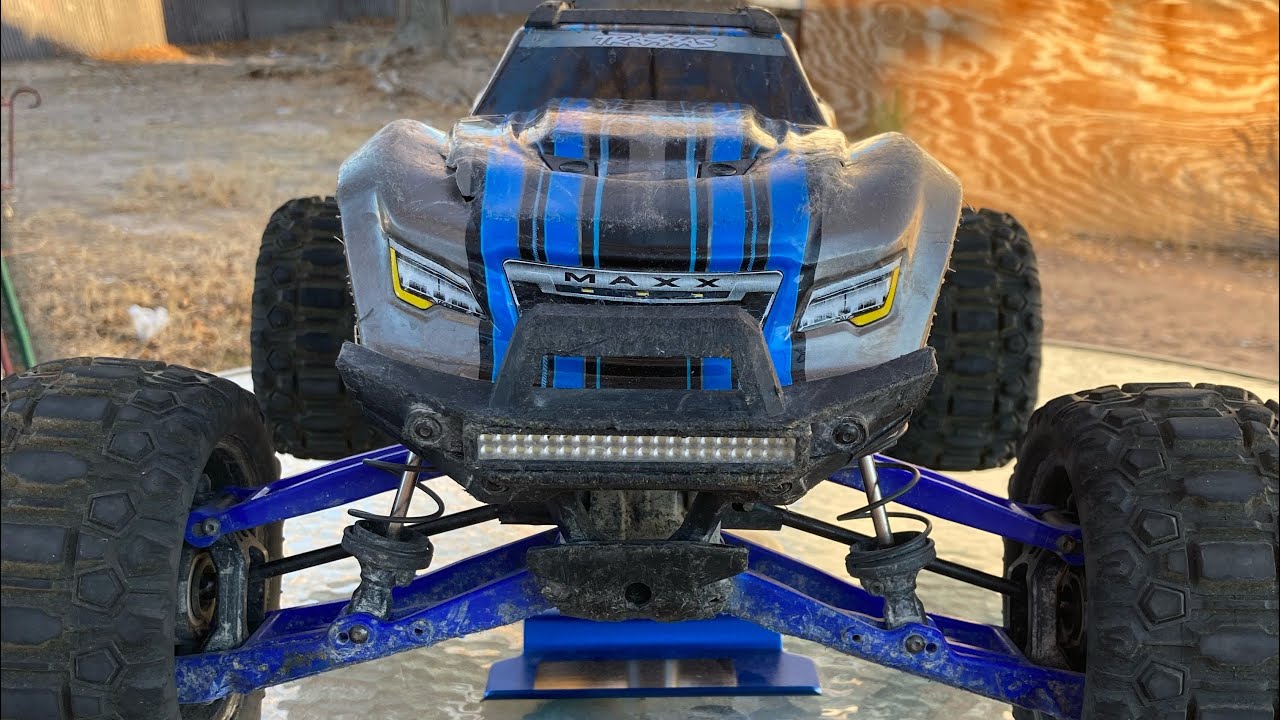Traxxas Maxx review - YouTube
