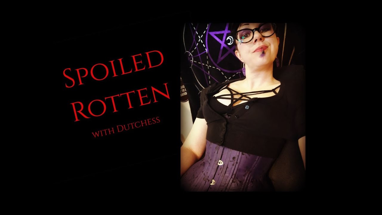 Spoiled Rotten: V/H/S 2 - YouTube