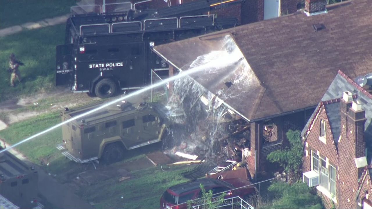 Watch: SWAT uses fire hose to attempt to end standoff in East St. Louis ...