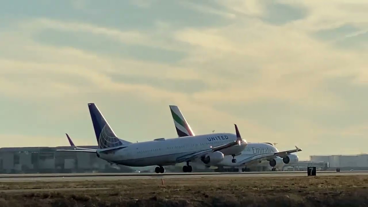 Airplane Spotting Emirates Taking Off - YouTube