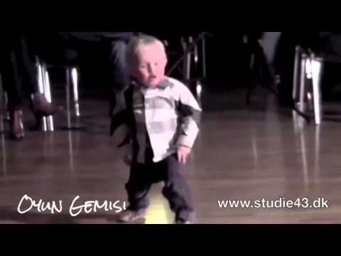 Çılgınca Dans Eden Bebek