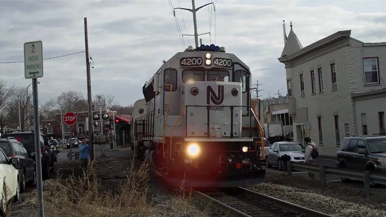 New Jersey Transit - GM EMD GP40PH-2B Locomotive #4200 - YouTube