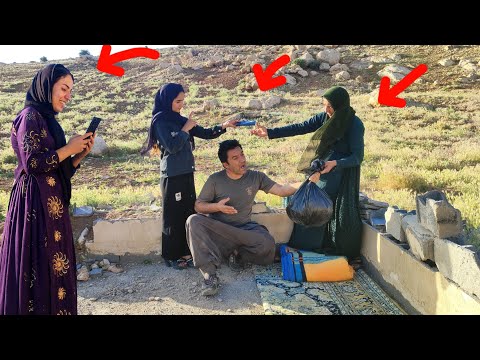What kind of plan and cleverness did Zainab use to snatch Farideh's phone from Ali's grasp?