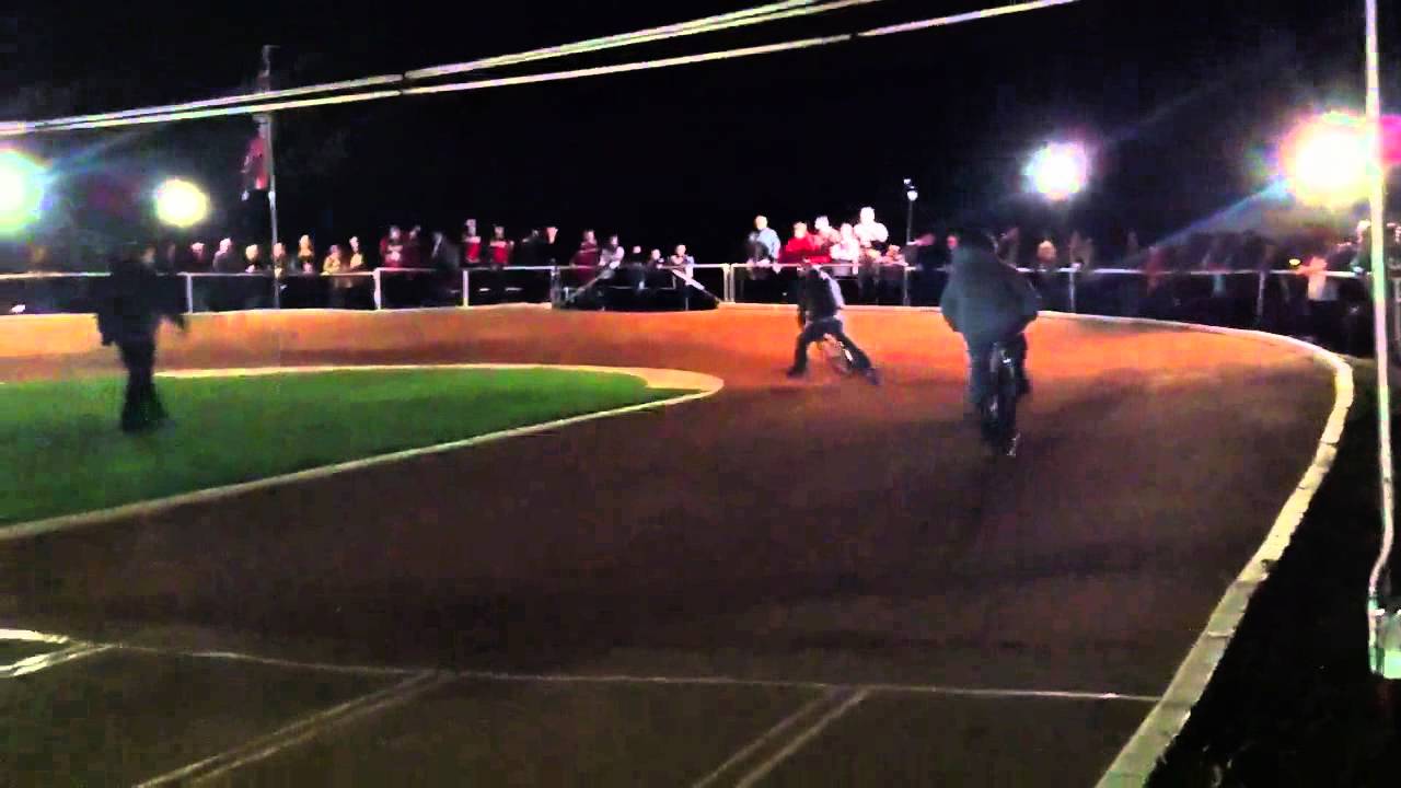 Rory Schlein v Stuart Robson - Coventry Cycle Speedway - YouTube