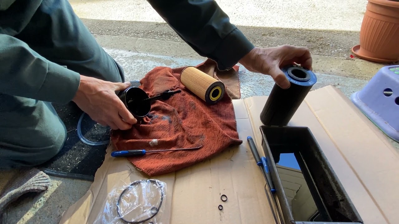 Mercedes Vario Engine Oil and Filter Change (OM602) - YouTube