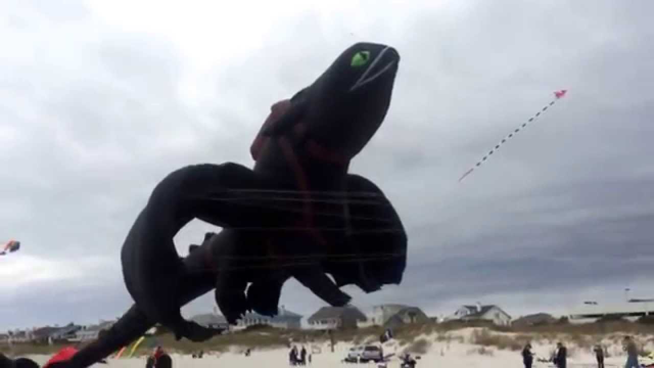 Toothless Dragon Enormous Beach Kite - YouTube