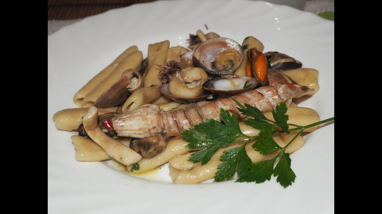 Maccheroncelli allo scoglio - YouTube