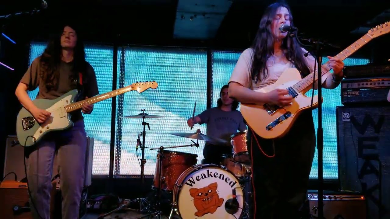 Queen of Jeans at Elsewhere (Zone One) - Hiding in Place (Live) - YouTube