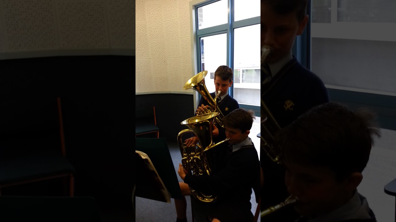 Harrison & Finlay Cantina Band (Watch their hands!) - YouTube