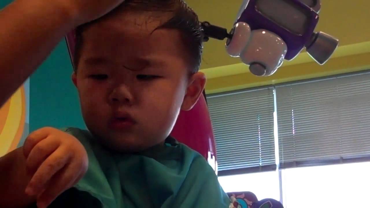 Gavin's 1st haircut - YouTube