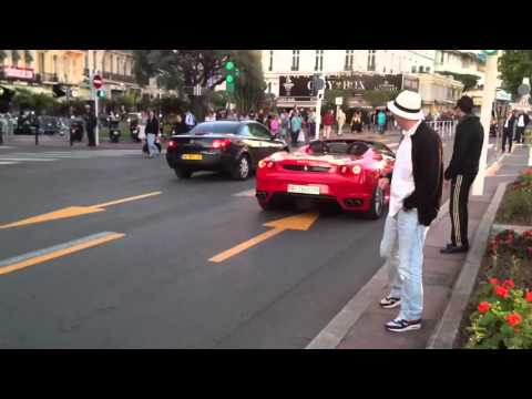 200 Bin Dolarlık Ferrari'yi Stop Ettiren Adam ve Kendisiyle Hunharca Dalga Geçen İnsanlar