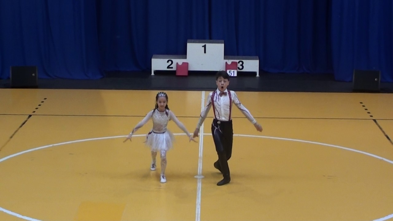 Szarvas Benjamin - Papp Csenge - Serdülő páros - YouTube