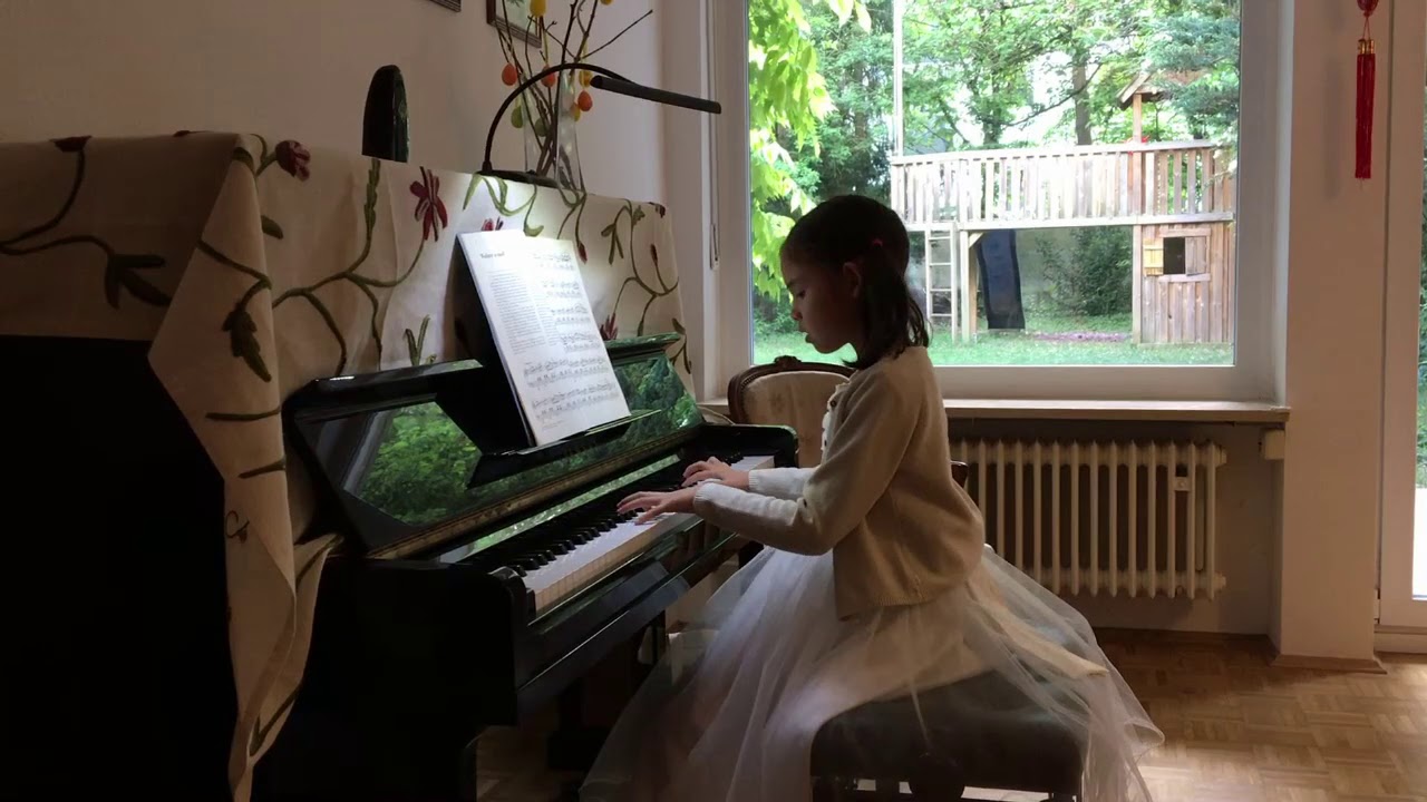 Henle-Klavierwettbewerb 2018 AG 1 Zoé Faust - YouTube