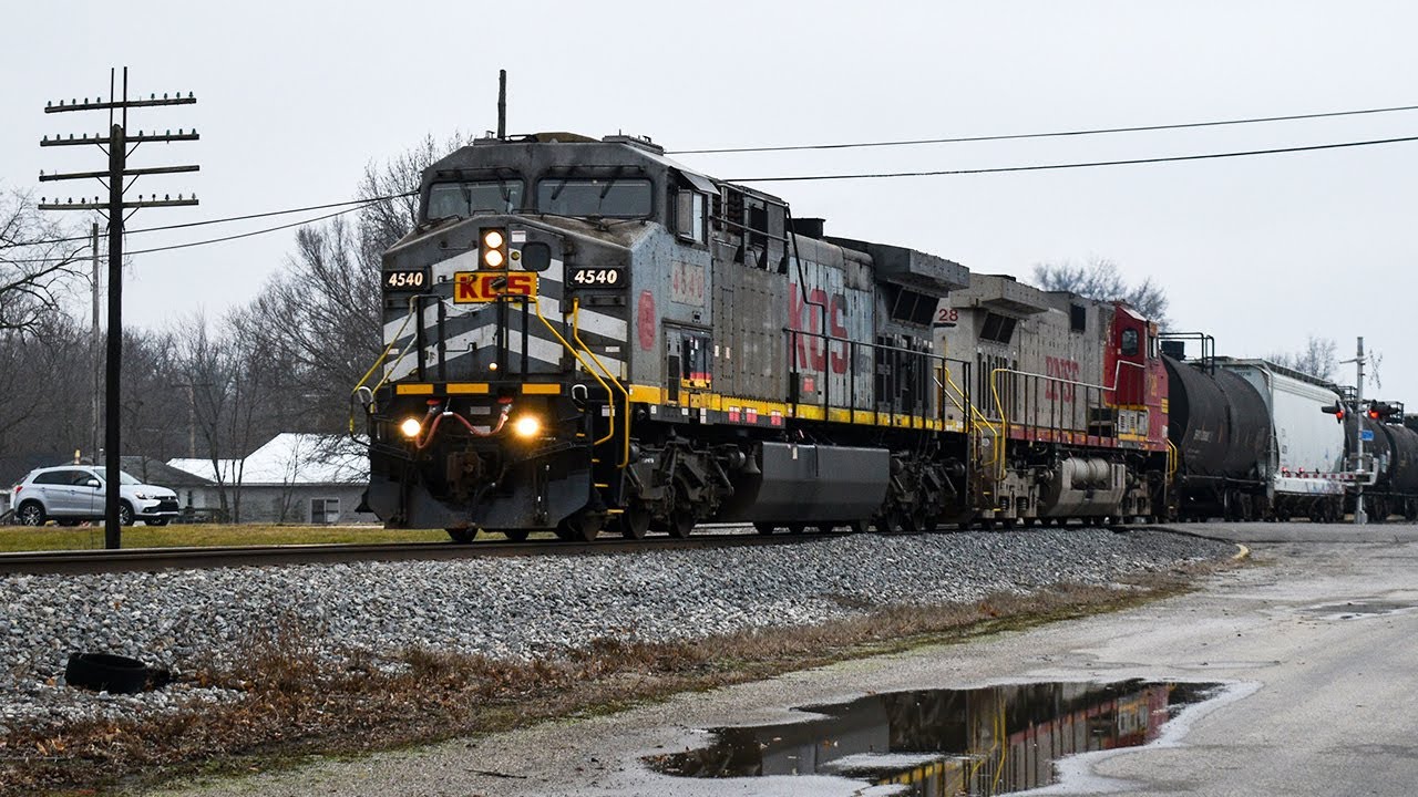 Ending 2022 The Right Way! KCSM 4540 & BNSF 728 lead CN A43171 - YouTube