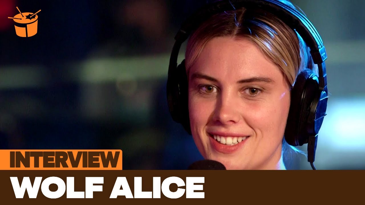 Ellie from Wolf Alice explains why she deletes the kisses - YouTube