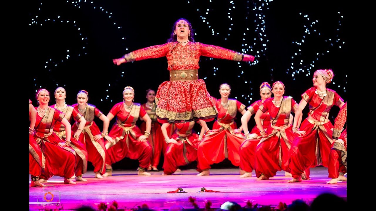 Malhari | Bajirao Mastani | Marathi dance | Amrita (Moscow) - YouTube