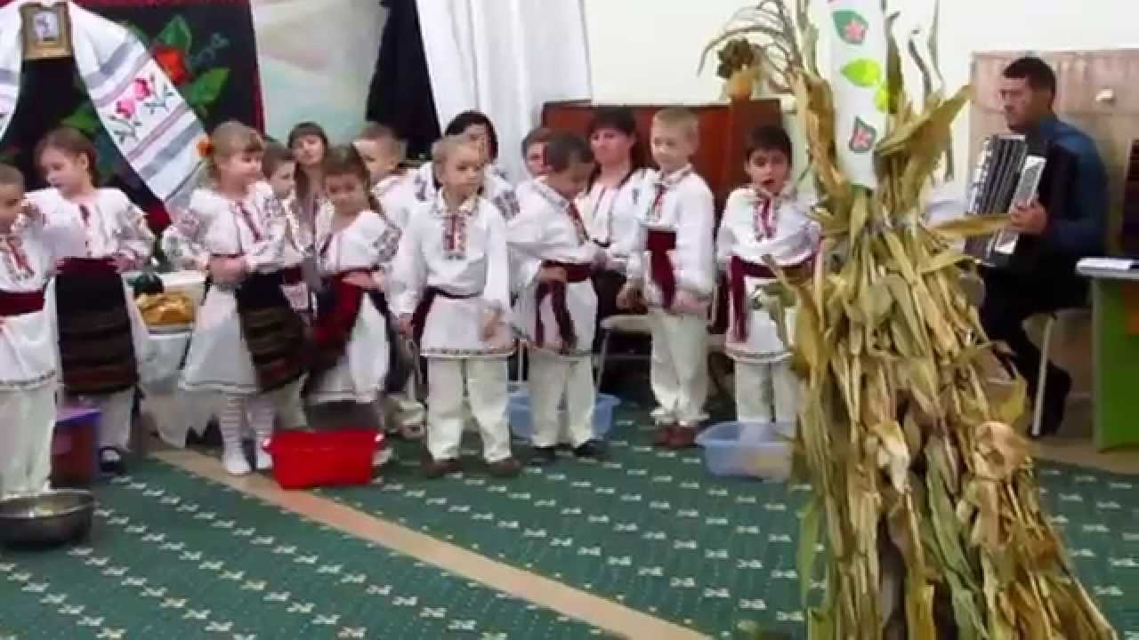 La SEZATOARE, grupa mare "Clopoteii". Gradinita Magdacesti - YouTube