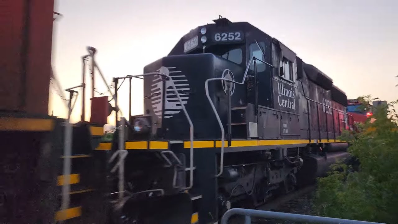 (4K!) AWESOME HORN SHOW!!! IC SD40-3!!! CN M313 At Gormley! - YouTube