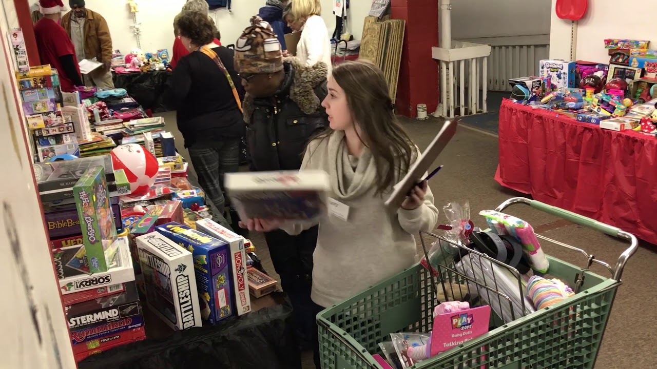 Christmas store helps low-income residents buy holiday gifts - YouTube