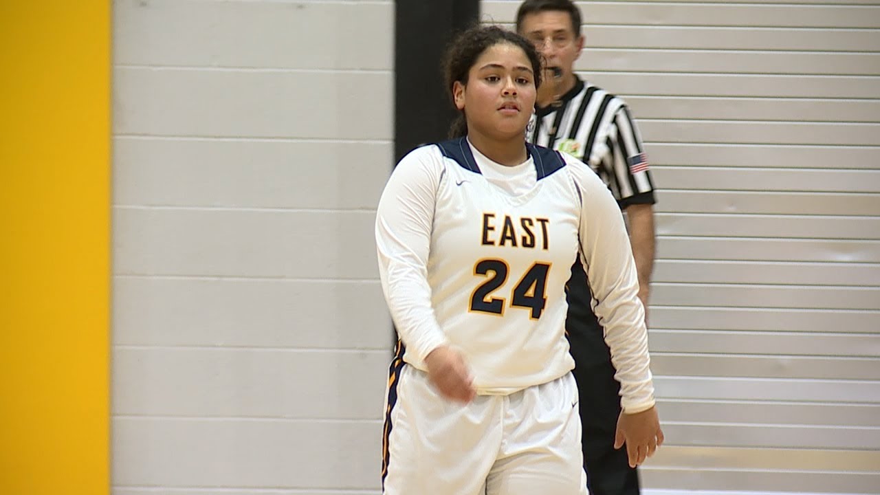 Youngstown East keeps streak going as Golden Bears top Warren JFK - YouTube