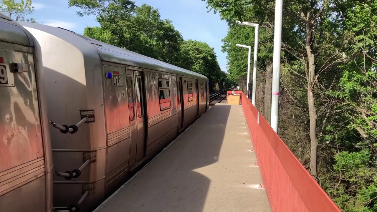 MTA Staten Island Railway: R44 St. George Bound Train Leaving ...