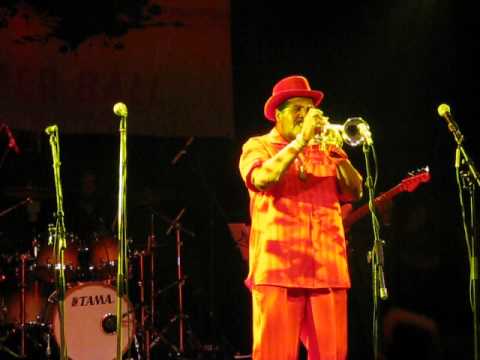 Crown Heights Affair - James Baynard Trumpet solo - Live in London June ...