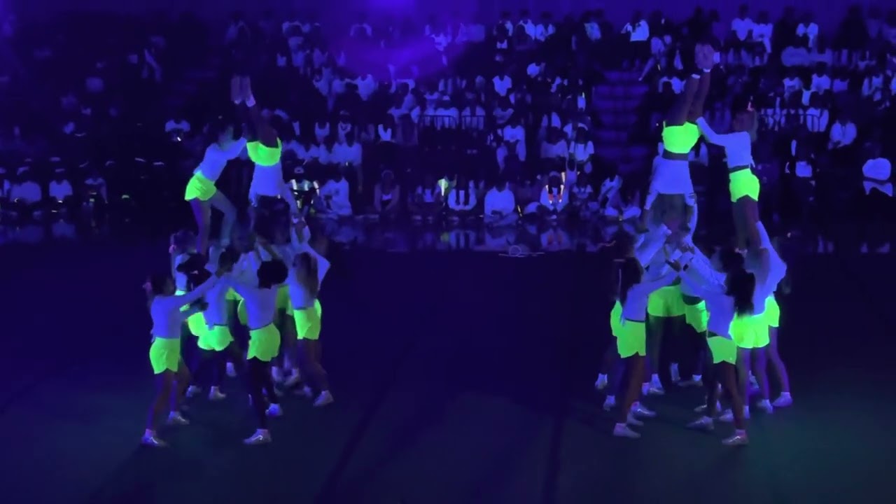 Santa Fe High School Cheer DWDW Blacklight Performance 2022 - YouTube