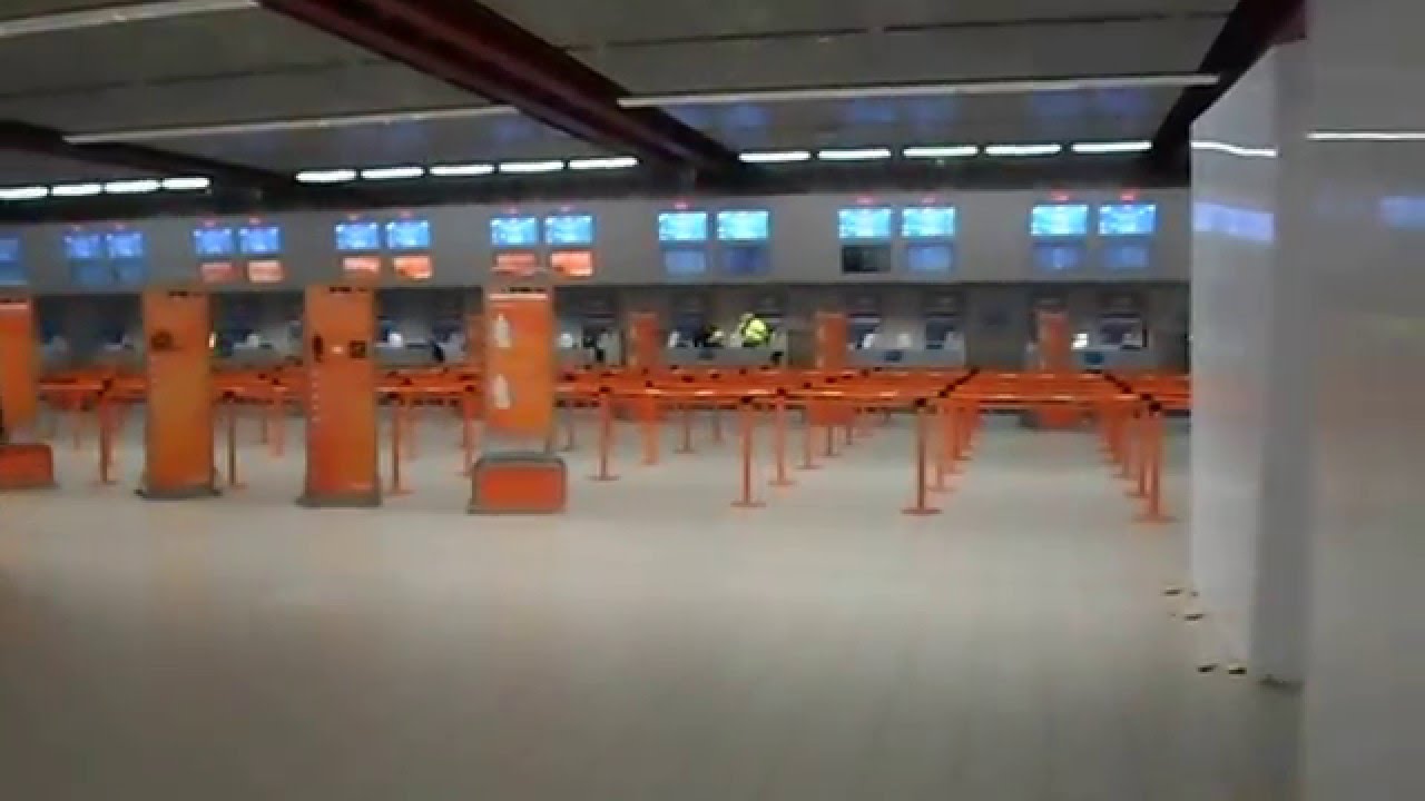 EasyJet Check-in Counters in Luton Airport - YouTube